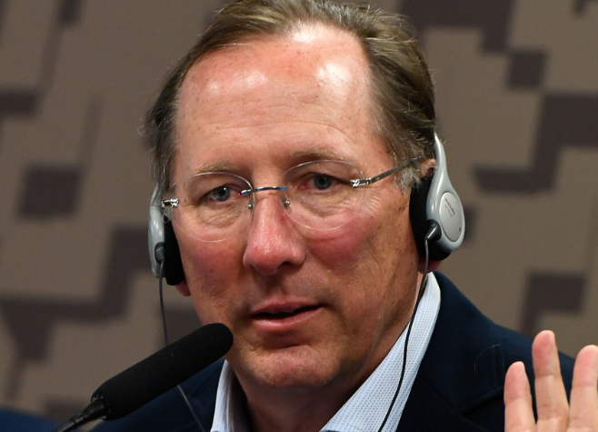 Jornal Somos - Pressionado pela torcida, John Textor tem celular vazado ...